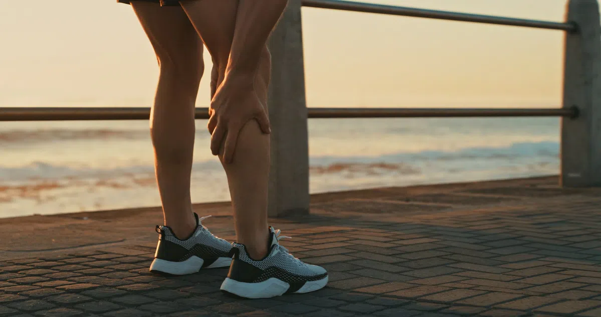 Wat te doen bij een zweepslag in de kuit?