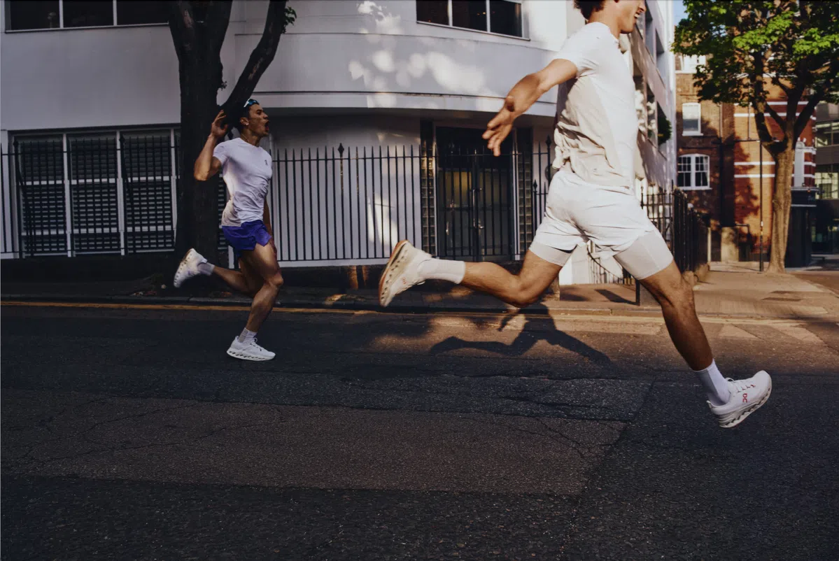 Win: startbewijs Damloop by night én gloednieuwe schoenen