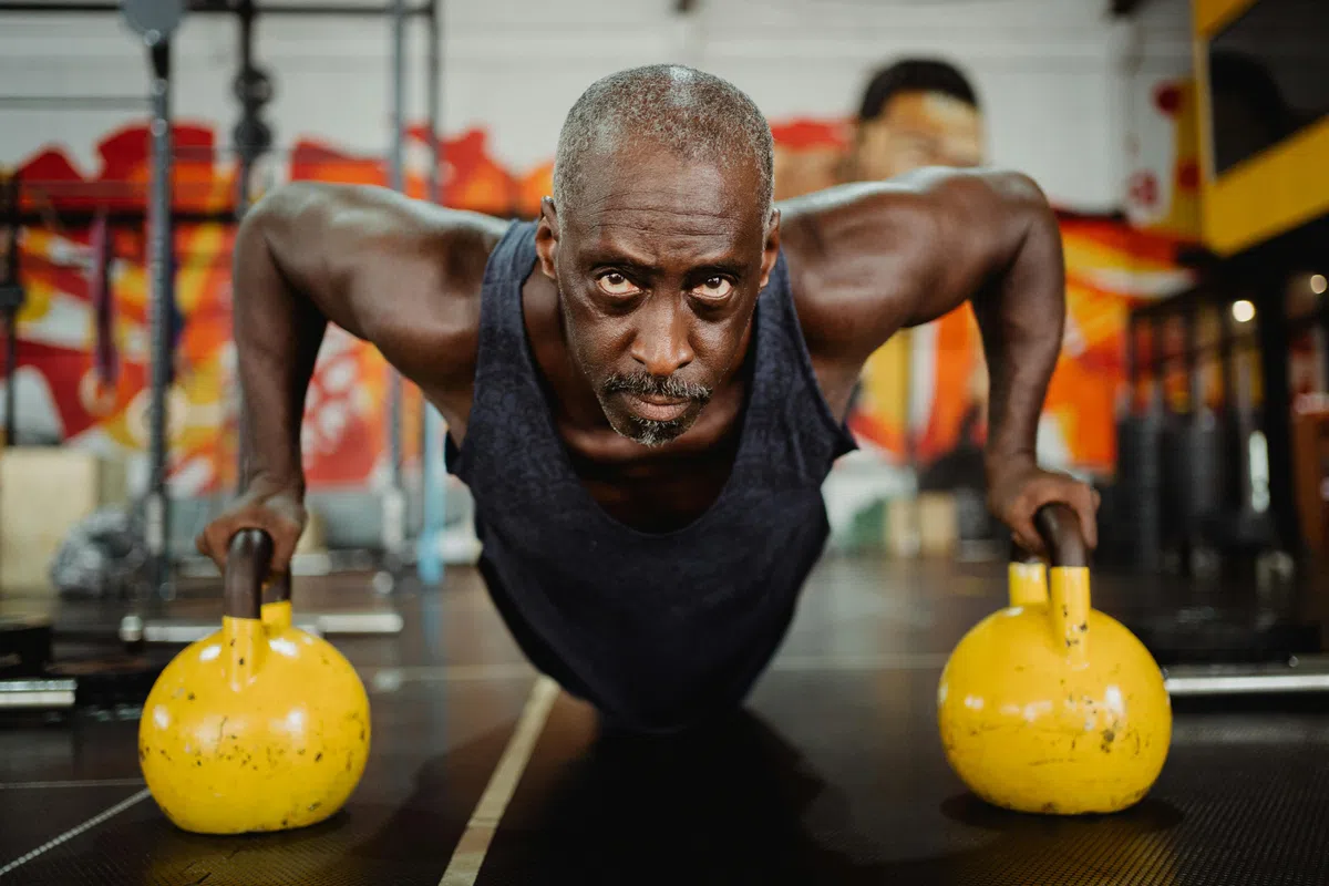 Fitness benchmarks: zo sterk moet je zijn na je 40e